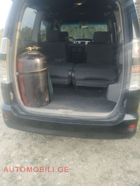 TOYOTA VOXY 2003 - ბუნებრივი გაზი